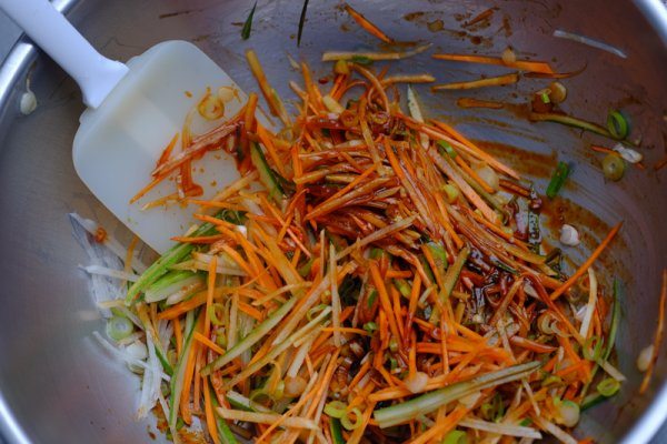 Slow Cooker Beef Bulgogi Sliders with Kimchi Slaw | Food For Net