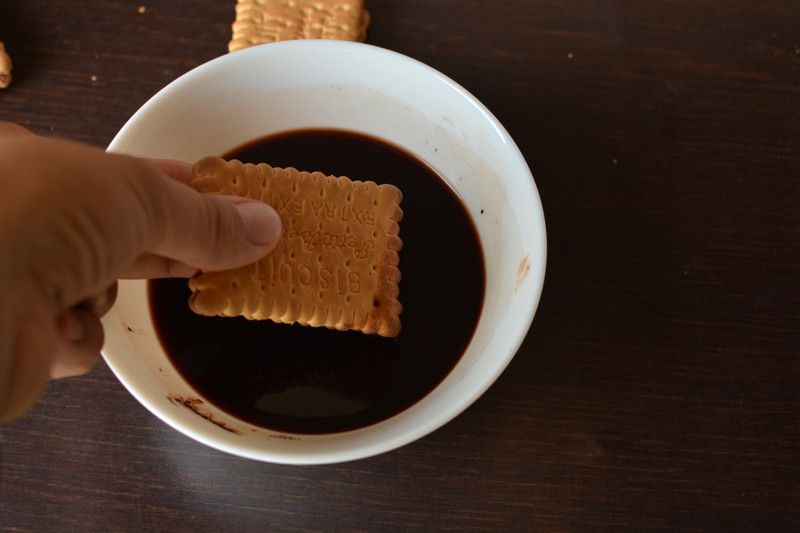 Quick & Easy Chocolate and Mascarpone Biscuit Salami | Food For Net