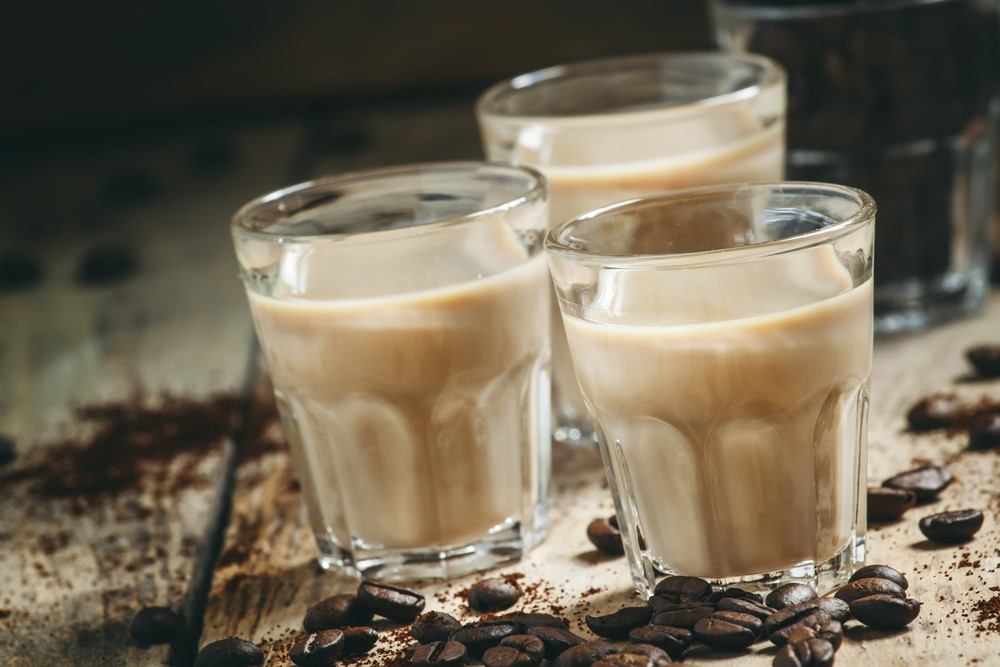 30 Alcoholic Drinks With Honey For A Sweet Treat | Food For Net